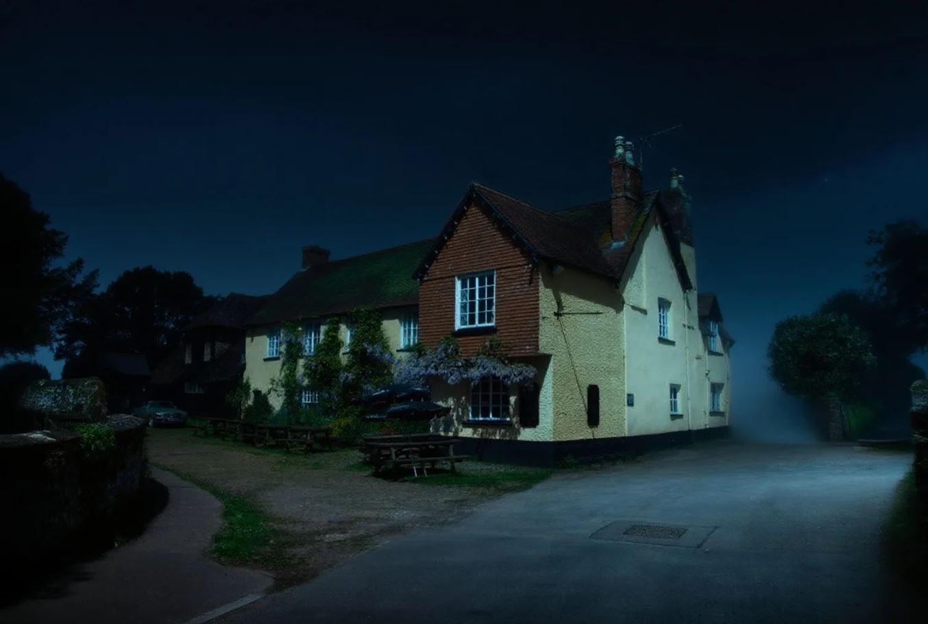 Haunted The Red Lion Inn, Braunton Echoes of Ghostly Travelers ...
